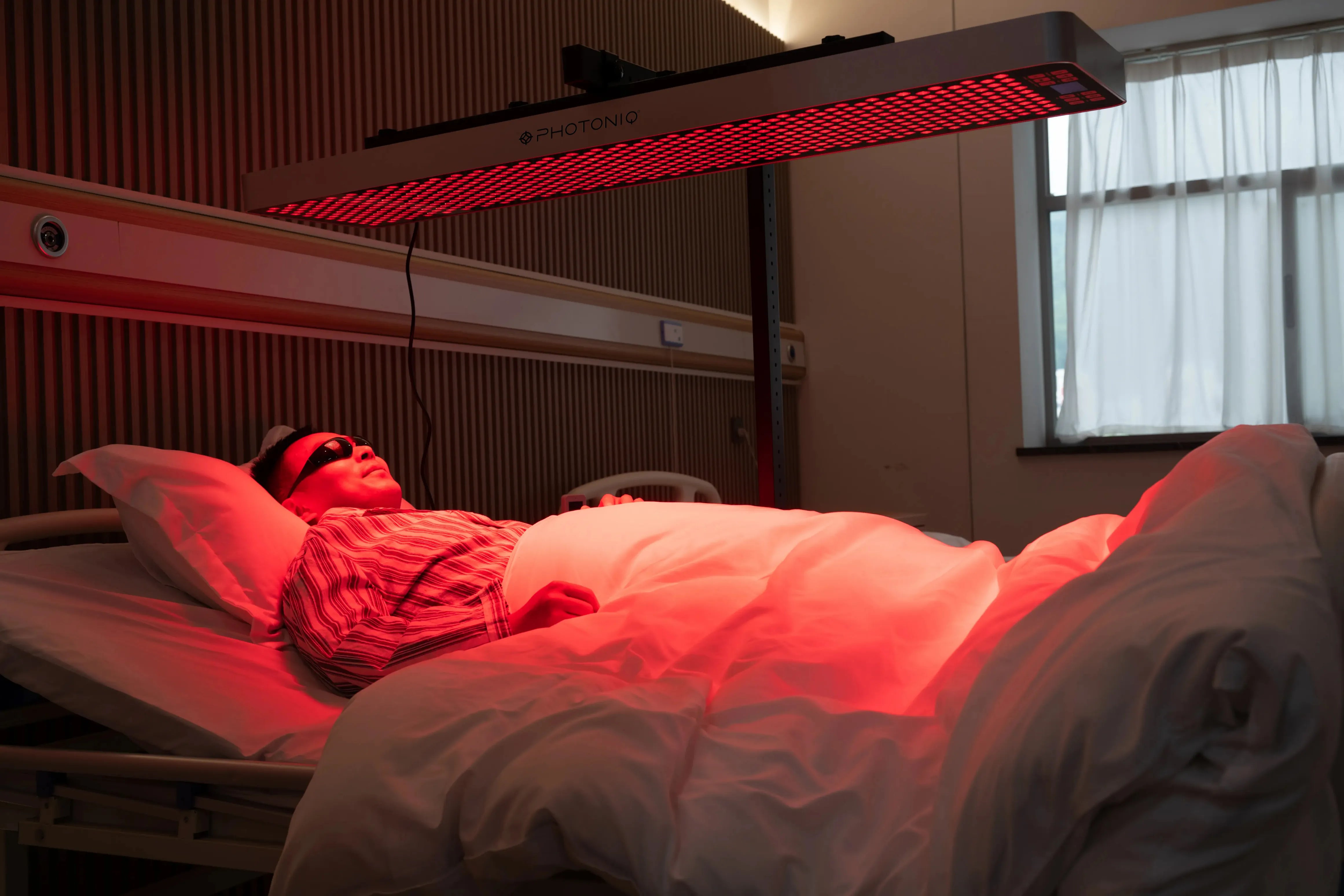 Is Red Light Therapy Bad for Your Eyes? – PHOTONIQ